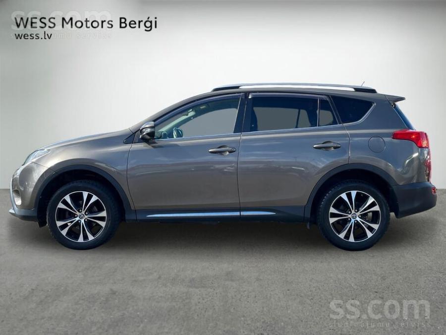 Brown Toyota RAV4 2014 in Riga, with an engine capacity of 2.00 L and mileage of 150 thousand km for 9900 €, photo 4 on AUTOMOTO.COM.LV