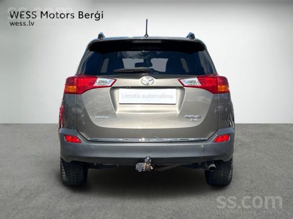 Brown Toyota RAV4 2014 in Riga, with an engine capacity of 2.00 L and mileage of 150 thousand km for 9900 €, photo 4 on AUTOMOTO.COM.LV