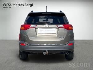 Brown Toyota RAV4 2014 in Riga, with an engine capacity of 2.00 L and mileage of 150 thousand km for 9900 €, photo 5 on AUTOMOTO.COM.LV