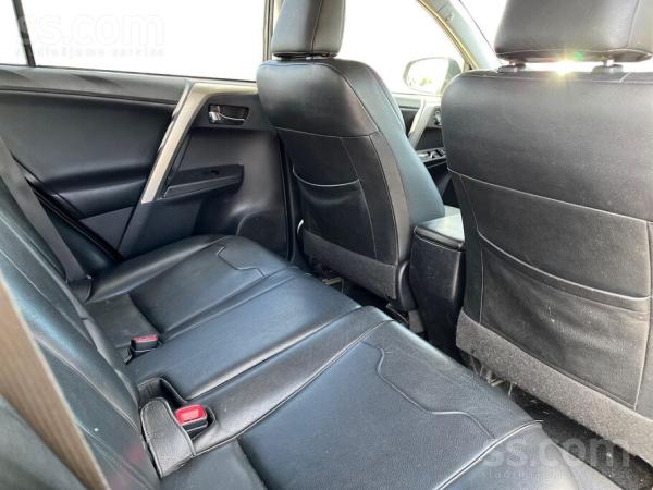 Brown Toyota RAV4 2014 in Riga, with an engine capacity of 2.00 L and mileage of 150 thousand km for 9900 €, photo 7 on AUTOMOTO.COM.LV