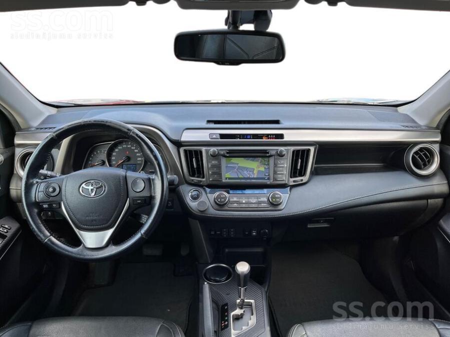 Brown Toyota RAV4 2014 in Riga, with an engine capacity of 2.00 L and mileage of 150 thousand km for 9900 €, photo 9 on AUTOMOTO.COM.LV