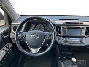 Brown Toyota RAV4 2014 in Riga, with an engine capacity of 2.00 L and mileage of 150 thousand km for 9900 €, photo 10 on AUTOMOTO.COM.LV