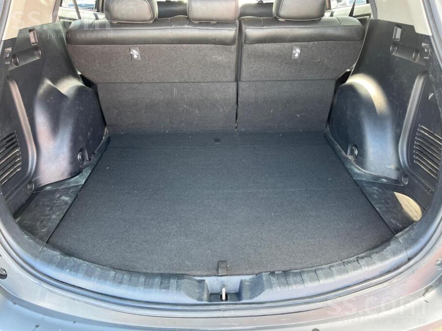 Brown Toyota RAV4 2014 in Riga, with an engine capacity of 2.00 L and mileage of 150 thousand km for 9900 €, photo 11 on AUTOMOTO.COM.LV