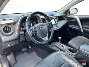 Brown Toyota RAV4 2014 in Riga, with an engine capacity of 2.00 L and mileage of 150 thousand km for 9900 €, photo 12 on AUTOMOTO.COM.LV