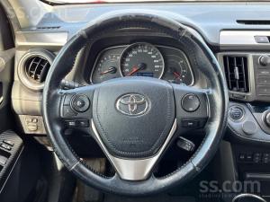 Brown Toyota RAV4 2014 in Riga, with an engine capacity of 2.00 L and mileage of 150 thousand km for 9900 €, photo 13 on AUTOMOTO.COM.LV