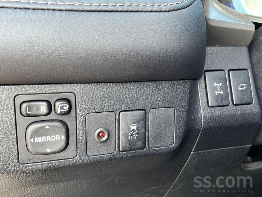 Brown Toyota RAV4 2014 in Riga, with an engine capacity of 2.00 L and mileage of 150 thousand km for 9900 €, photo 18 on AUTOMOTO.COM.LV