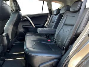 Brown Toyota RAV4 2014 in Riga, with an engine capacity of 2.00 L and mileage of 150 thousand km for 9900 €, photo 21 on AUTOMOTO.COM.LV