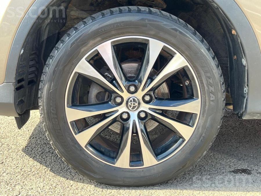 Brown Toyota RAV4 2014 in Riga, with an engine capacity of 2.00 L and mileage of 150 thousand km for 9900 €, photo 22 on AUTOMOTO.COM.LV