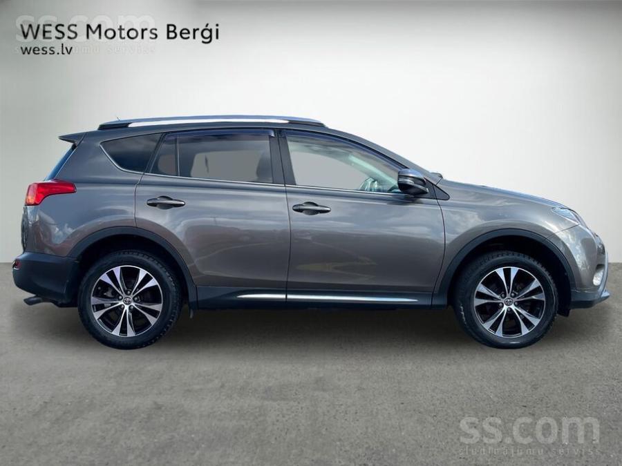 Brown Toyota RAV4 2014 in Riga, with an engine capacity of 2.00 L and mileage of 150 thousand km for 9900 €, photo 23 on AUTOMOTO.COM.LV