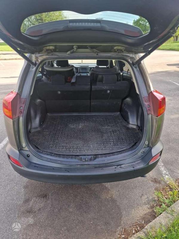 Brown Toyota RAV4 2014 in Klaipeda, with an engine capacity of 2.23 L and mileage of 208 thousand km for 14000 €, photo 6 on AUTOMOTO.COM.LV
