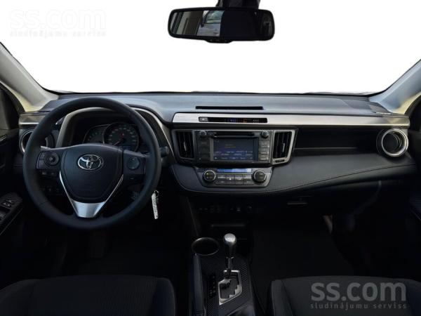 Brown Toyota RAV4 2014 in Riga, with an engine capacity of 2.00 L and mileage of 115 thousand km for 13590 €, photo 9 on AUTOMOTO.COM.LV