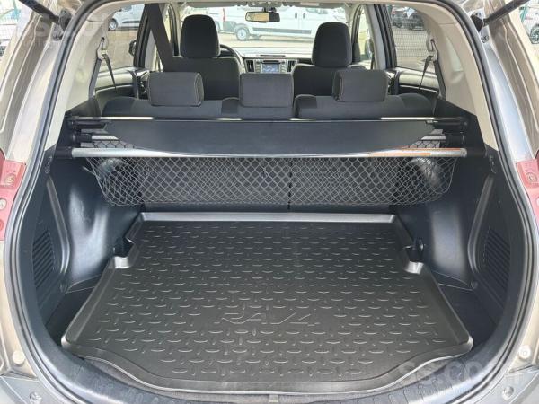 Brown Toyota RAV4 2014 in Riga, with an engine capacity of 2.00 L and mileage of 115 thousand km for 13590 €, photo 11 on AUTOMOTO.COM.LV