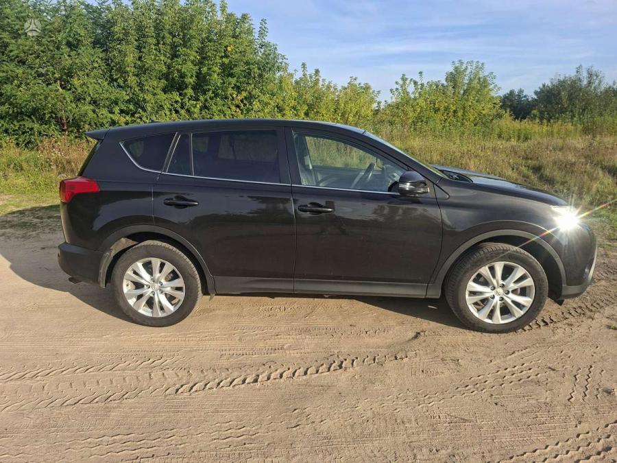 Brown Toyota RAV4 2014 in Vilnius, with an engine capacity of 2.23 L and mileage of 187 thousand km for 12500 €, photo 1 on AUTOMOTO.COM.LV
