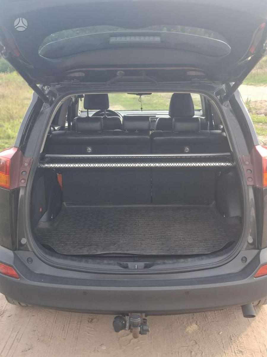 Brown Toyota RAV4 2014 in Vilnius, with an engine capacity of 2.23 L and mileage of 187 thousand km for 12500 €, photo 5 on AUTOMOTO.COM.LV