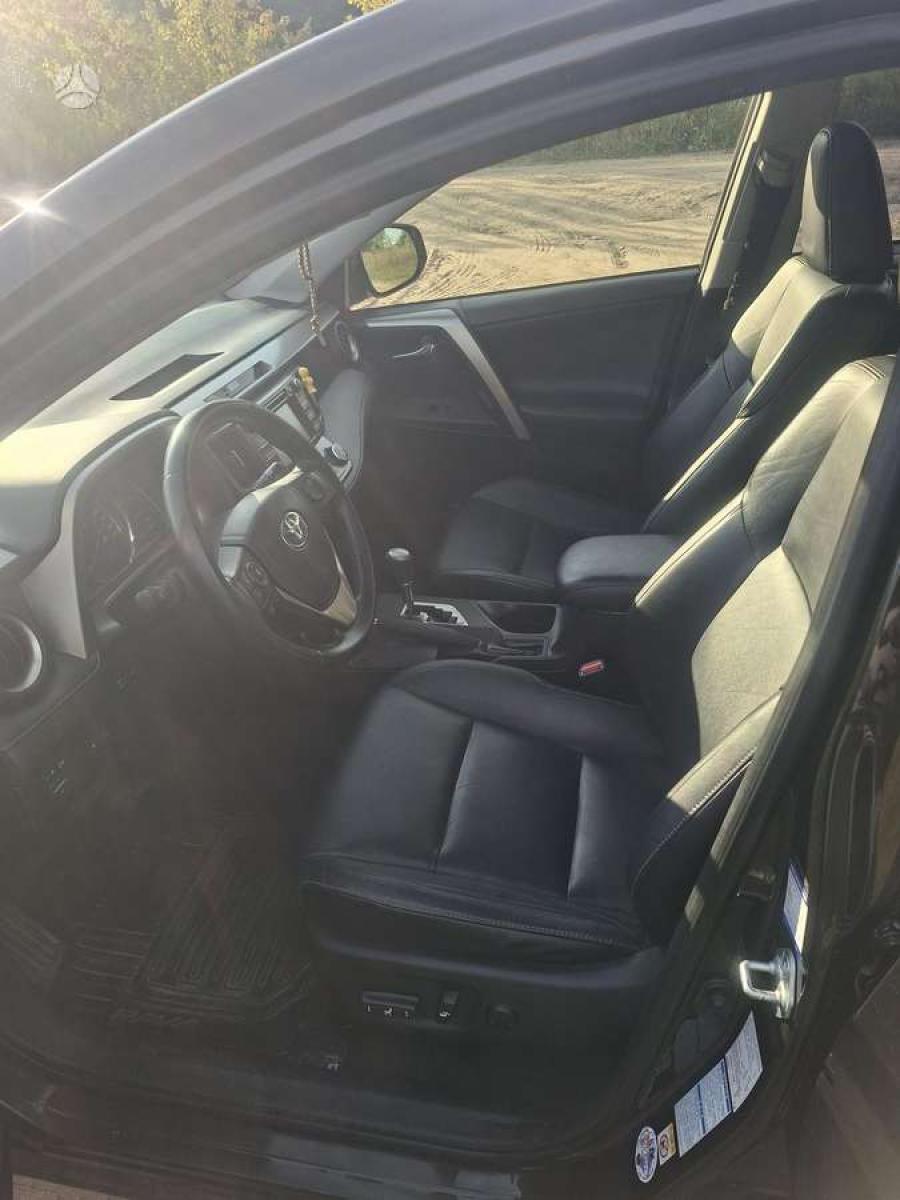 Brown Toyota RAV4 2014 in Vilnius, with an engine capacity of 2.23 L and mileage of 187 thousand km for 12500 €, photo 10 on AUTOMOTO.COM.LV