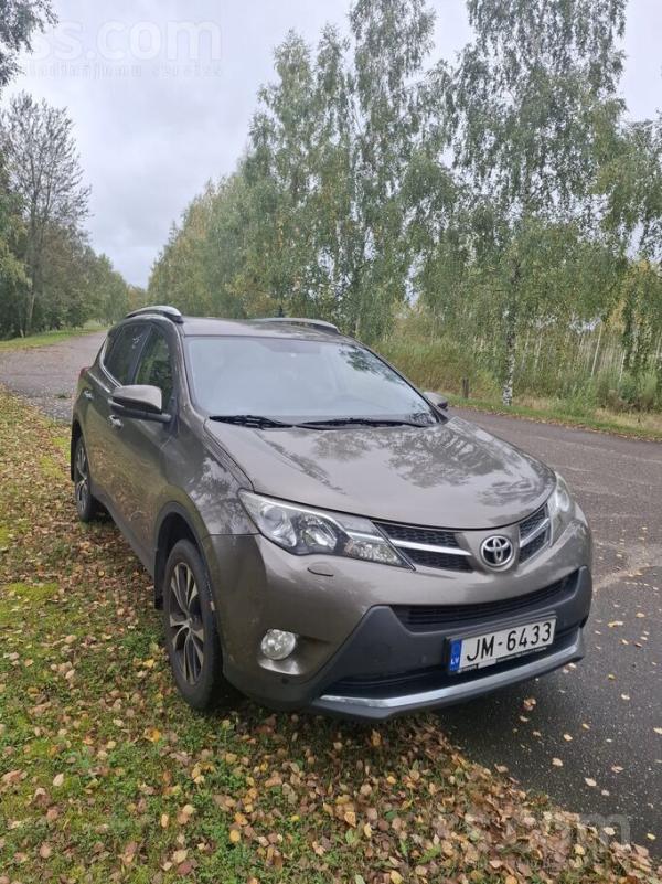 Brown Toyota RAV4 2014 in Daugavpils, with an engine capacity of 2.00 L and mileage of 185 thousand km for 12000 €, photo 1 on AUTOMOTO.COM.LV