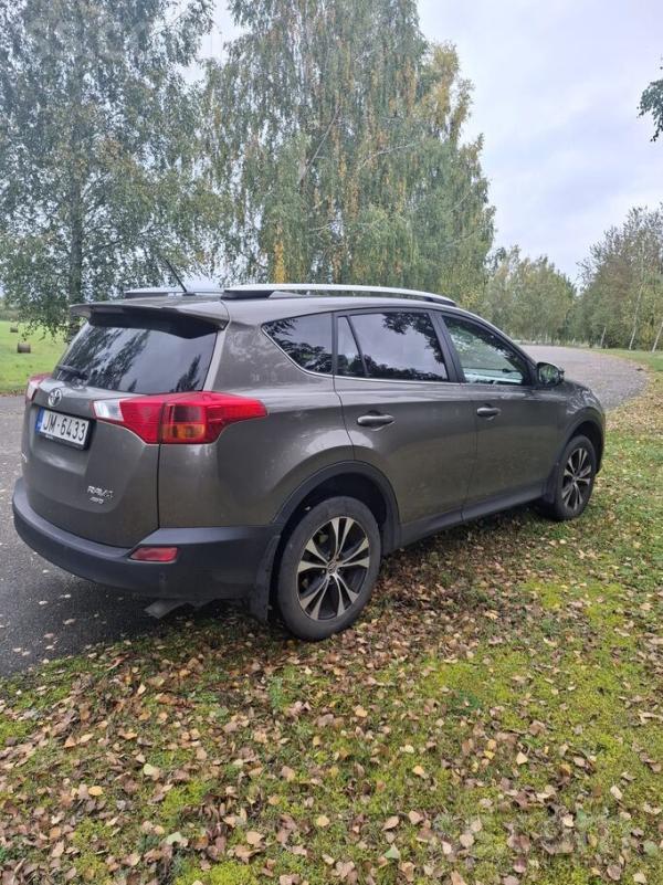 Brown Toyota RAV4 2014 in Daugavpils, with an engine capacity of 2.00 L and mileage of 185 thousand km for 12000 €, photo 3 on AUTOMOTO.COM.LV