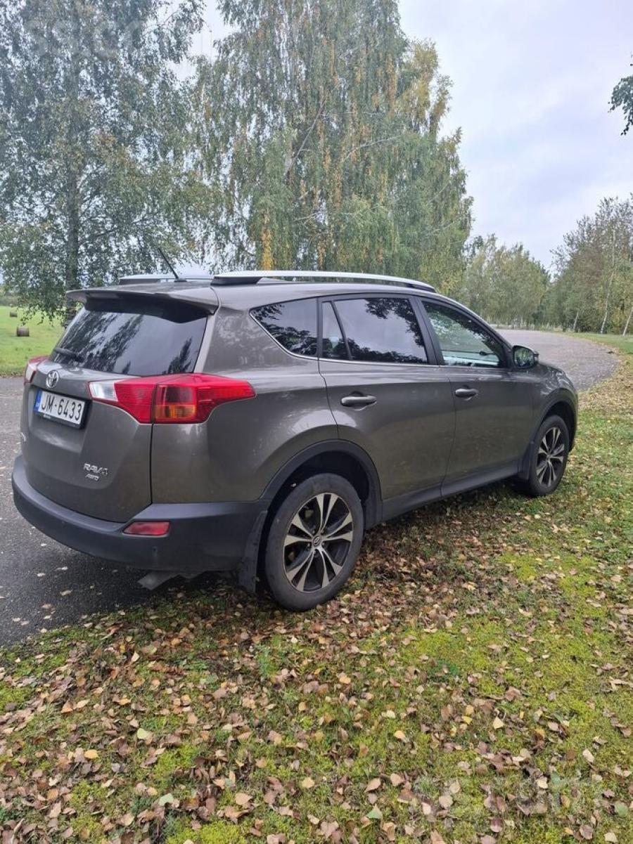 Brown Toyota RAV4 2014 in Daugavpils, with an engine capacity of 2.00 L and mileage of 185 thousand km for 12000 €, photo 3 on AUTOMOTO.COM.LV