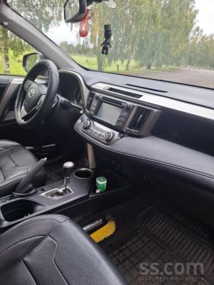 Brown Toyota RAV4 2014 in Daugavpils, with an engine capacity of 2.00 L and mileage of 185 thousand km for 12000 €, photo 5 on AUTOMOTO.COM.LV