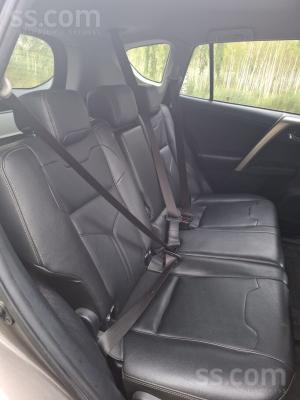 Brown Toyota RAV4 2014 in Daugavpils, with an engine capacity of 2.00 L and mileage of 185 thousand km for 12000 €, photo 6 on AUTOMOTO.COM.LV