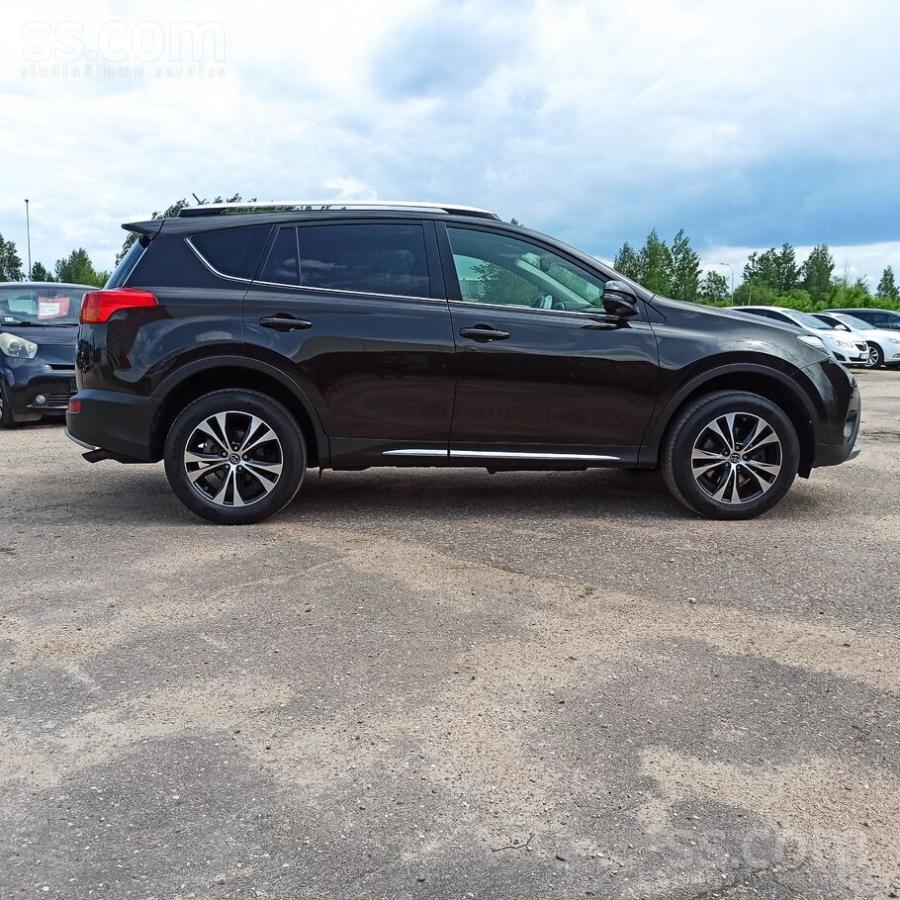 Brown Toyota RAV4 2015 in Daugavpils, with an engine capacity of 2.20 L and mileage of 0 thousand km for 13400 €, photo 8 on AUTOMOTO.COM.LV