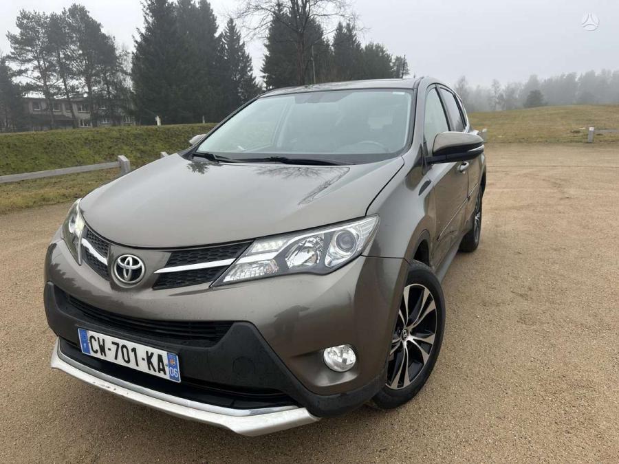 Brown Toyota RAV4 2015 in Utena, with an engine capacity of 2.00 L and mileage of 192 thousand km for 8950 €, photo 2 on AUTOMOTO.COM.LV