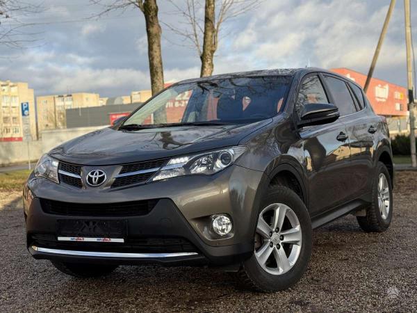 Brown Toyota RAV4 2015 in Ukmerge, with an engine capacity of 2.00 L and mileage of 219 thousand km for 11950 €, photo 2 on AUTOMOTO.COM.LV