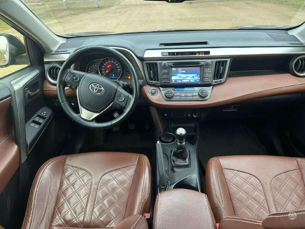 Brūns Toyota RAV4 2015 Utena, ar dzinēja tilpumu 2.00 L un nobraukumu 192 tūkst. km par 8950 €, foto 6 vietnē AUTOMOTO.COM.LV