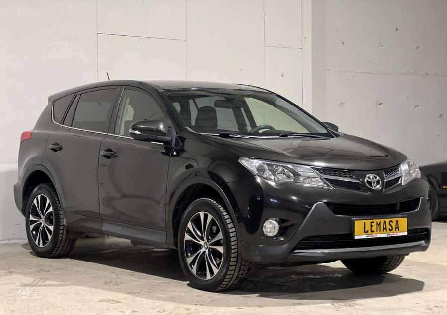 Brown Toyota RAV4 2015 in Klaipeda, with an engine capacity of 2.00 L and mileage of 183 thousand km for 11590 €, photo 16 on AUTOMOTO.COM.LV
