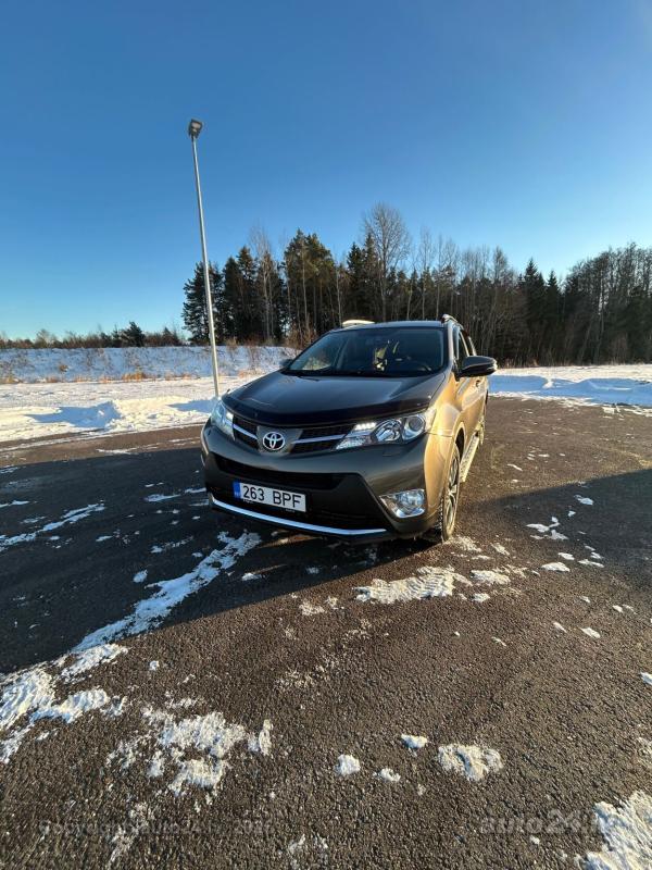 Brown Toyota RAV4 2015 in Tallinn, with an engine capacity of 2.00 L and mileage of 76 thousand km for 17300 €, photo 1 on AUTOMOTO.COM.LV