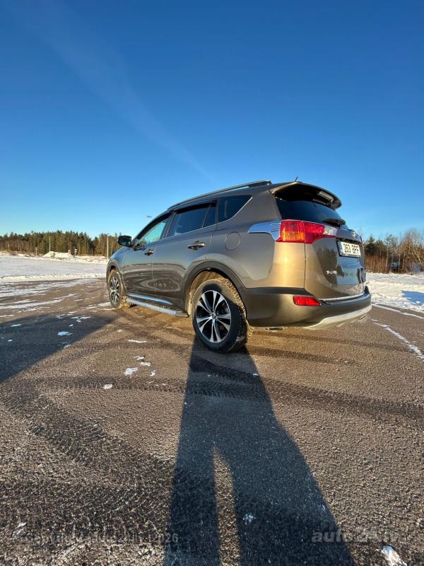 Brown Toyota RAV4 2015 in Tallinn, with an engine capacity of 2.00 L and mileage of 76 thousand km for 17300 €, photo 5 on AUTOMOTO.COM.LV