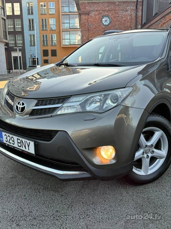Brown Toyota RAV4 2015 in Tallinn, with an engine capacity of 2.20 L and mileage of 274 thousand km for 11990 €, photo 8 on AUTOMOTO.COM.LV