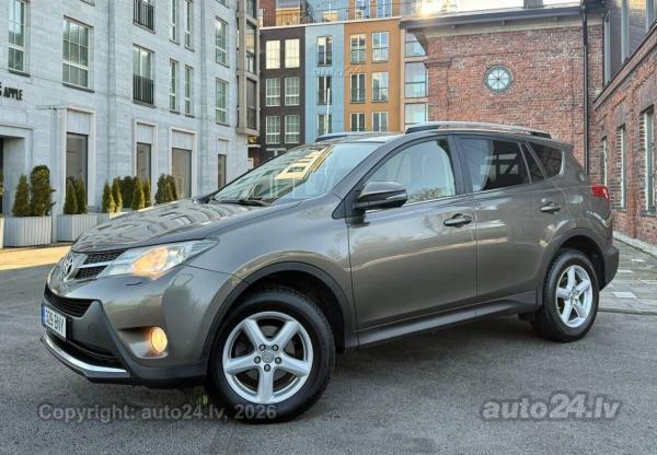 Brown Toyota RAV4 2015 in Tallinn, with an engine capacity of 2.20 L and mileage of 274 thousand km for 11990 €, photo 10 on AUTOMOTO.COM.LV