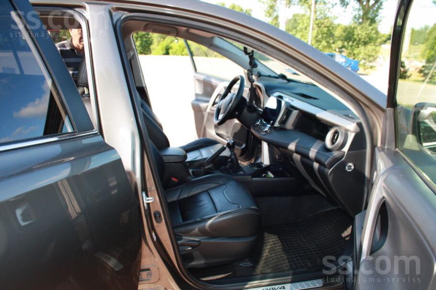 Brūns Toyota RAV4 2015 Talsi, ar dzinēja tilpumu 2.20 L un nobraukumu 149 tūkst. km par 11900 €, foto 13 vietnē AUTOMOTO.COM.LV