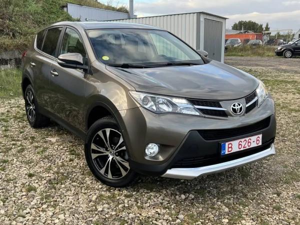 Brown Toyota RAV4 2015 in Riga, with an engine capacity of 2.20 L and mileage of 217 thousand km for 13495 €, photo 1 on AUTOMOTO.COM.LV