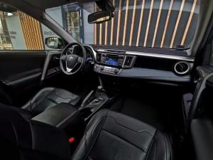 Brūns Toyota RAV4 2015 Rīga, ar dzinēja tilpumu 2.00 L un nobraukumu 143 tūkst. km par 16500 €, foto 4 vietnē AUTOMOTO.COM.LV