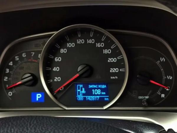 Brown Toyota RAV4 2015 in Riga, with an engine capacity of 2.00 L and mileage of 143 thousand km for 16500 €, photo 7 on AUTOMOTO.COM.LV