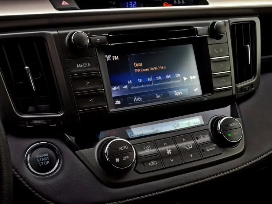 Brūns Toyota RAV4 2015 Rīga, ar dzinēja tilpumu 2.00 L un nobraukumu 143 tūkst. km par 16500 €, foto 9 vietnē AUTOMOTO.COM.LV