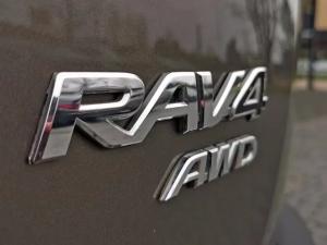 Brūns Toyota RAV4 2015 Rīga, ar dzinēja tilpumu 2.00 L un nobraukumu 143 tūkst. km par 16500 €, foto 17 vietnē AUTOMOTO.COM.LV