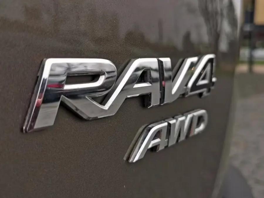 Brūns Toyota RAV4 2015 Rīga, ar dzinēja tilpumu 2.00 L un nobraukumu 143 tūkst. km par 16500 €, foto 17 vietnē AUTOMOTO.COM.LV