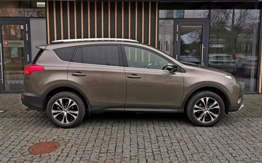 Brūns Toyota RAV4 2015 Rīga, ar dzinēja tilpumu 2.00 L un nobraukumu 143 tūkst. km par 16500 €, foto 19 vietnē AUTOMOTO.COM.LV