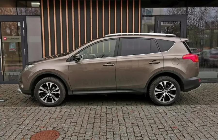 Brūns Toyota RAV4 2015 Rīga, ar dzinēja tilpumu 2.00 L un nobraukumu 143 tūkst. km par 16500 €, foto 20 vietnē AUTOMOTO.COM.LV