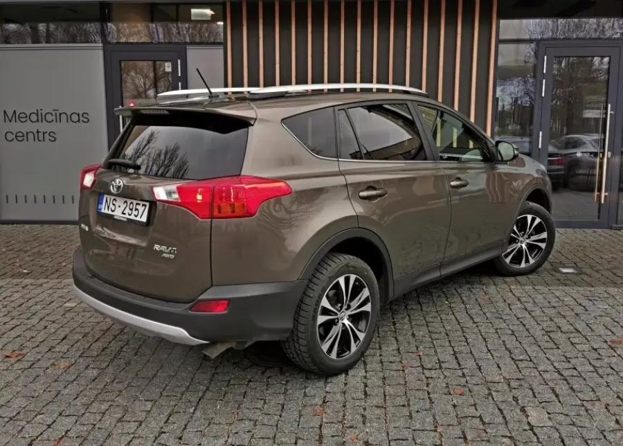 Brūns Toyota RAV4 2015 Rīga, ar dzinēja tilpumu 2.00 L un nobraukumu 143 tūkst. km par 16500 €, foto 21 vietnē AUTOMOTO.COM.LV