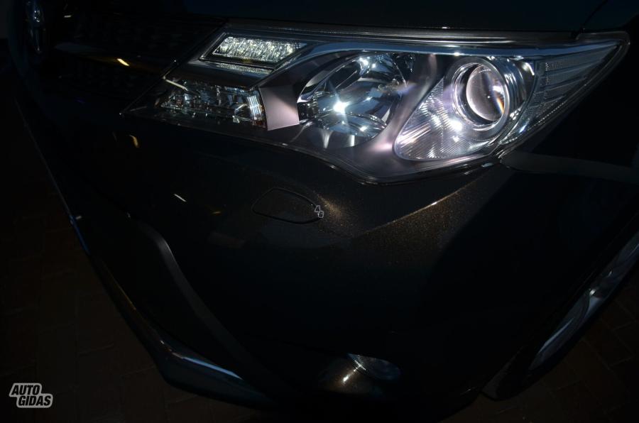 Brown Toyota RAV4 2015 in Kaunas, with an engine capacity of 2.00 L and mileage of 239 thousand km for 10950 €, photo 7 on AUTOMOTO.COM.LV