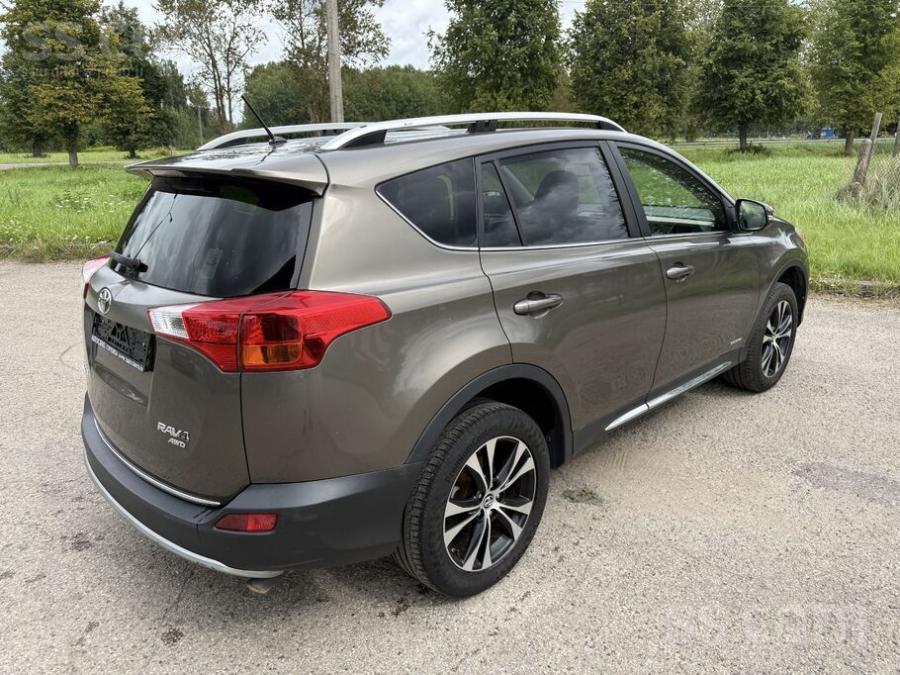 Brown Toyota RAV4 2015 in Ogre, with an engine capacity of 2.20 L and mileage of 258 thousand km for 12999 €, photo 6 on AUTOMOTO.COM.LV