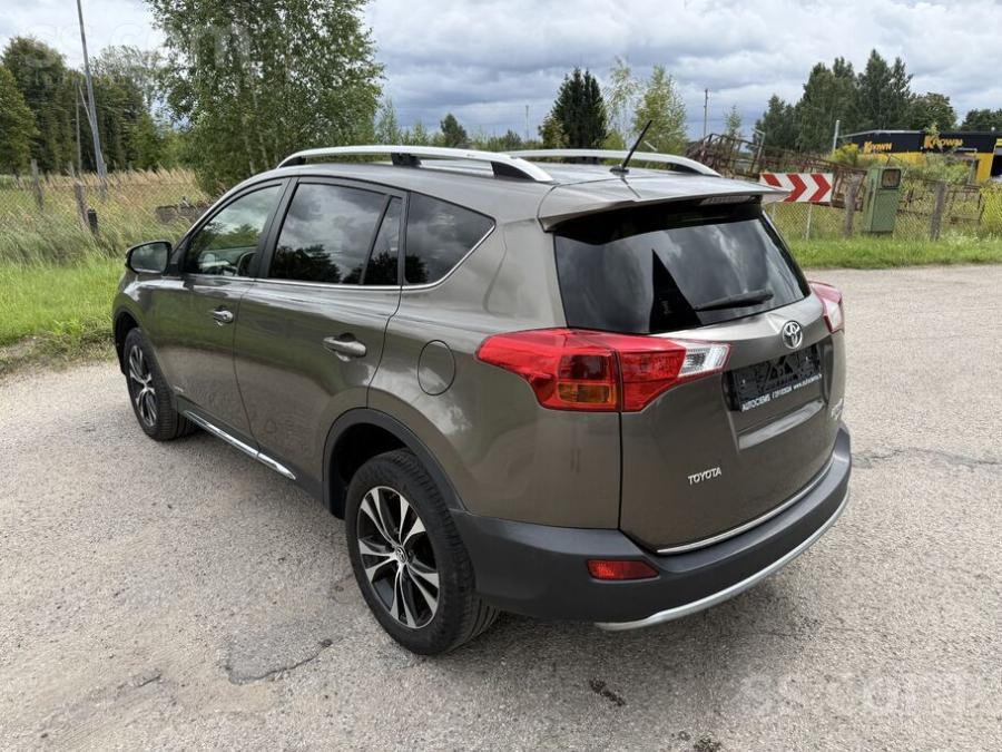 Brown Toyota RAV4 2015 in Ogre, with an engine capacity of 2.20 L and mileage of 258 thousand km for 12999 €, photo 7 on AUTOMOTO.COM.LV