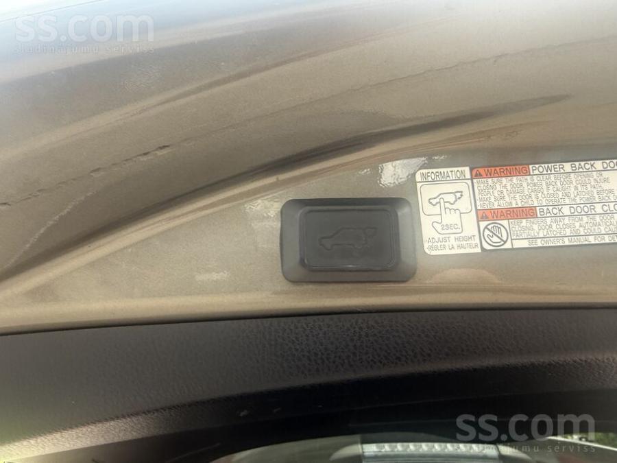 Brown Toyota RAV4 2015 in Ogre, with an engine capacity of 2.20 L and mileage of 258 thousand km for 12999 €, photo 9 on AUTOMOTO.COM.LV
