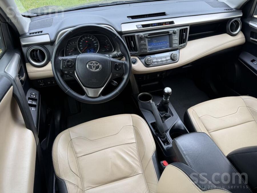 Brown Toyota RAV4 2015 in Ogre, with an engine capacity of 2.20 L and mileage of 258 thousand km for 12999 €, photo 10 on AUTOMOTO.COM.LV