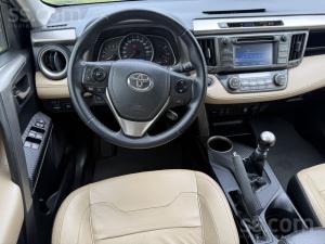 Brown Toyota RAV4 2015 in Ogre, with an engine capacity of 2.20 L and mileage of 258 thousand km for 12999 €, photo 11 on AUTOMOTO.COM.LV