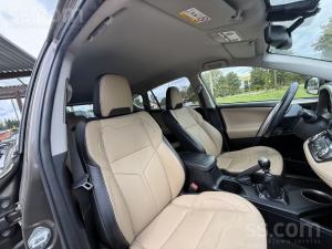 Brown Toyota RAV4 2015 in Ogre, with an engine capacity of 2.20 L and mileage of 258 thousand km for 12999 €, photo 13 on AUTOMOTO.COM.LV